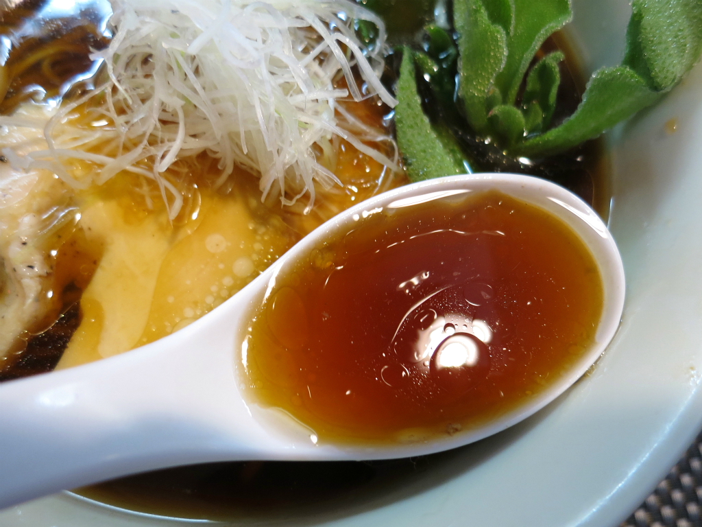 RETURN OF THE FUNKY 麺 : BumBun Blau Cafe with BeeHive＠旗の台 「アグー叉焼の醤油ラーメン」