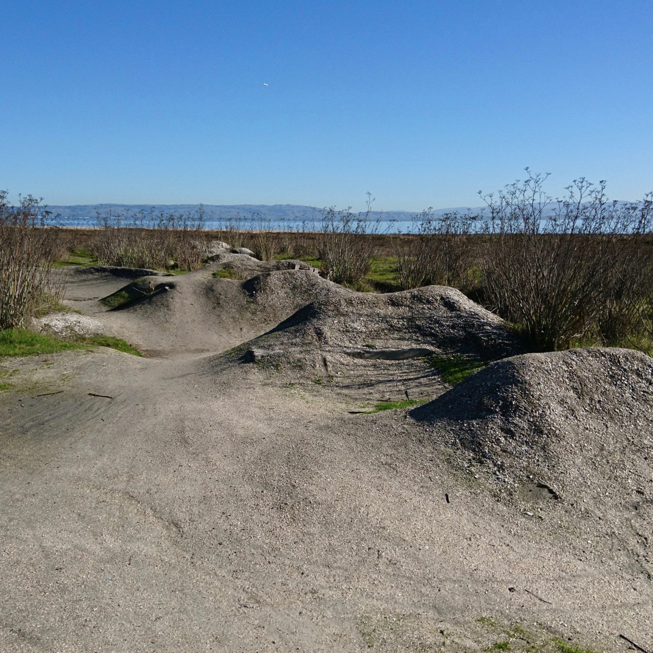 バタ念 - Batanen:shells dirt jumps