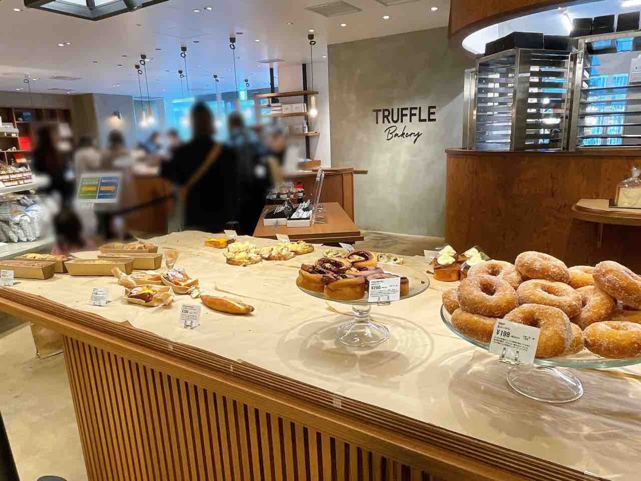 『ペリエ千葉』にオープンしたパン屋さん『BRILLAT-SAVARIN By TruffleBAKERY®︎（ブリアサヴァラン）』で『白トリュフの塩パン』『きのこのタルティーヌ』他パン各種買っ ...