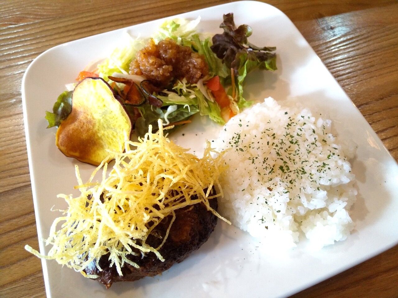 東区大形本町にオープンした『paddle.coffee&kitchen』で『サクサクポテトとハンバーグ』『ミルフィーユカツ』食べてみた ...