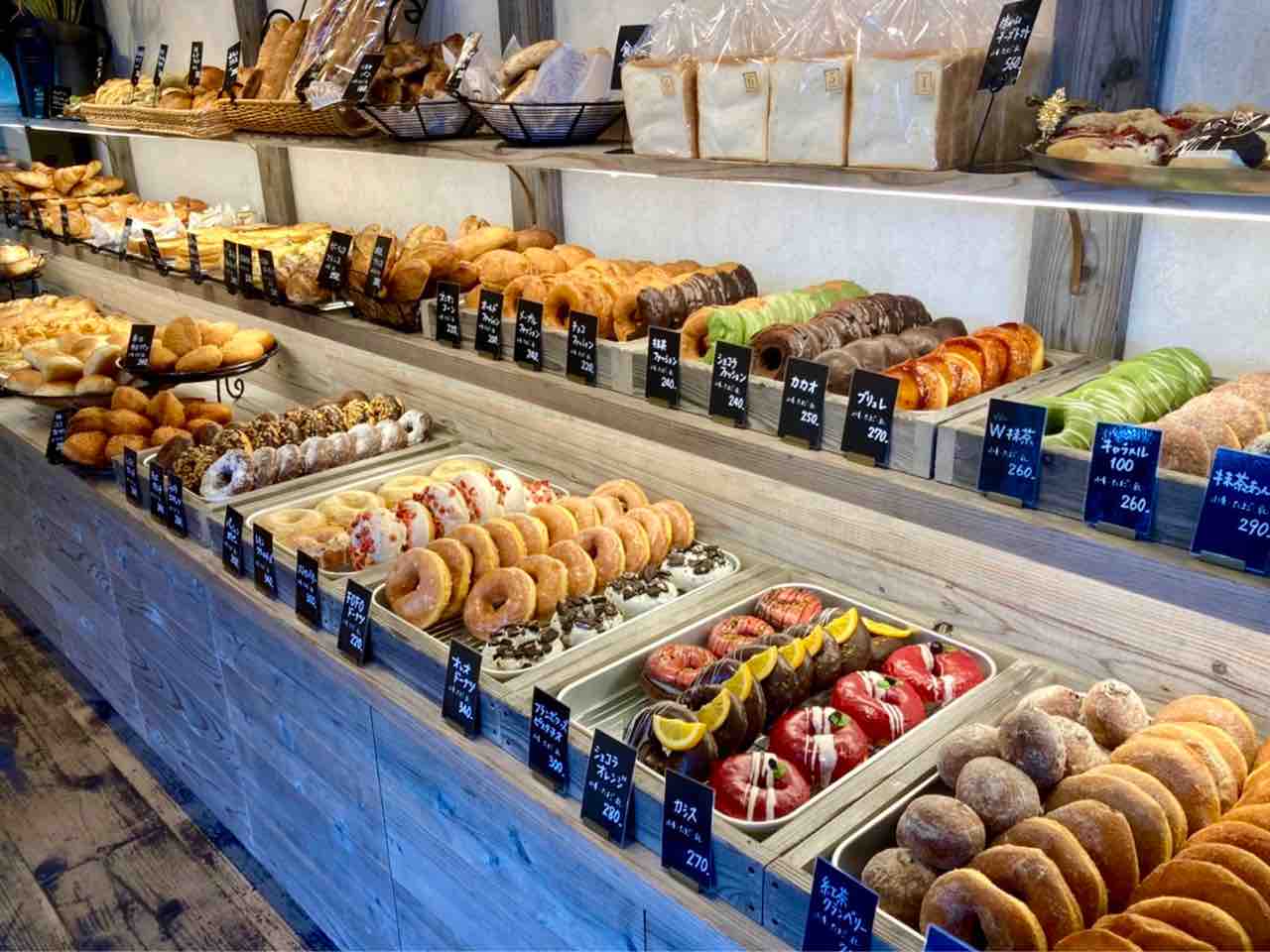 こだわりの30種類のドーナツが並ぶ！『ピアBandai』内に『FOFO donut OWL the Bakery（フォフォドーナツ オウル ザ ベーカリー）』がいよいよオープン！9月17日 ...