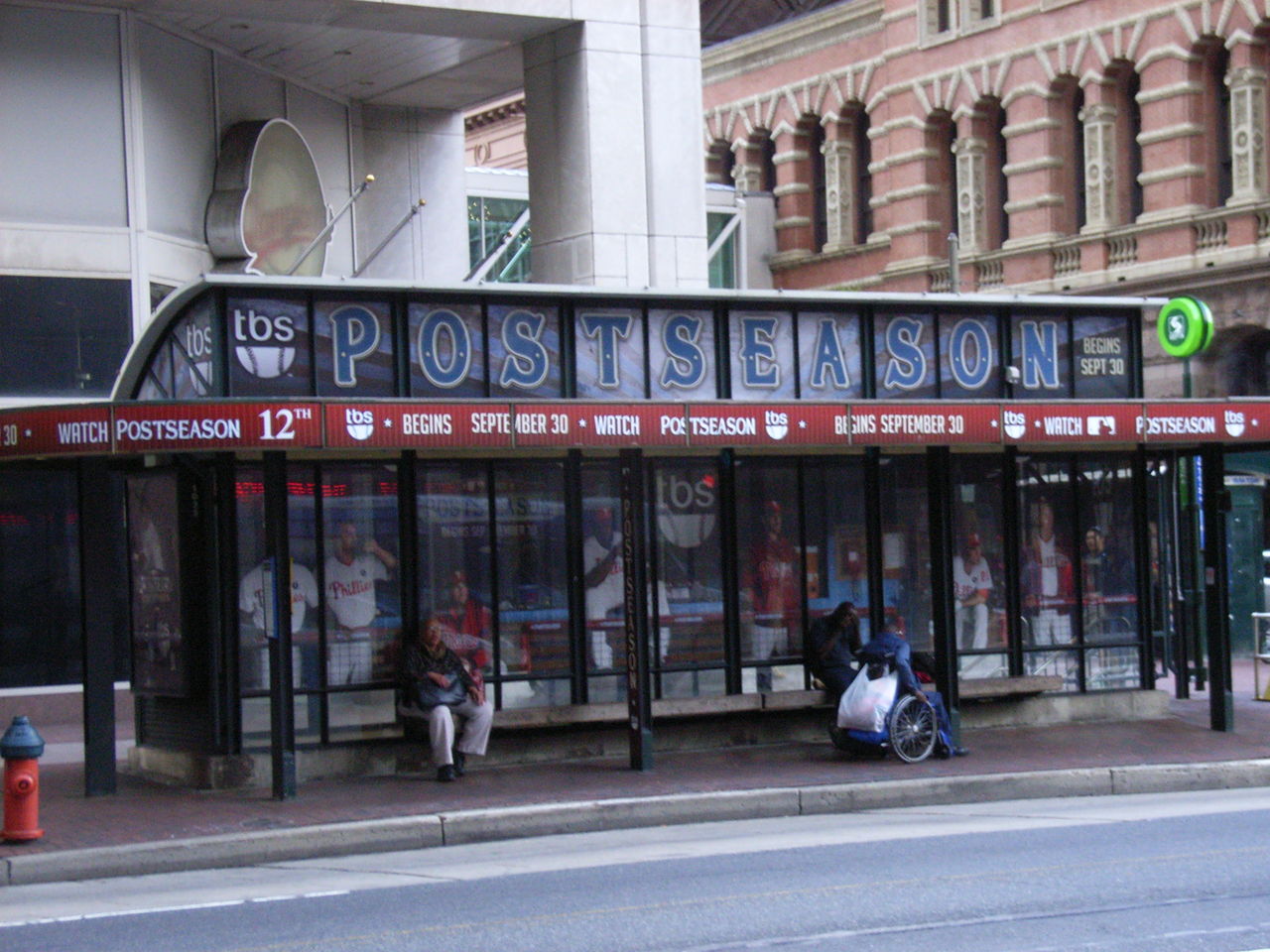 I LIVE FOR THIS by "j"eter : 1抜け決まりも立ち見でいっぱい＠Citizens Bank Park デシタ。