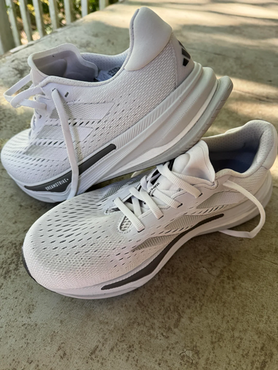 【adidas】SUPERNOVA PRIMA（スーパーノヴァ プリマ）のレビューまとめ「つま先がかなり広く完全にフィットします」 | マラソン速報