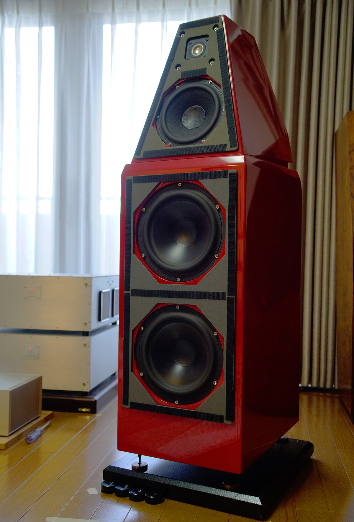 Wilson Audio System 7 vs Avalon Eidolon : On Age Audio