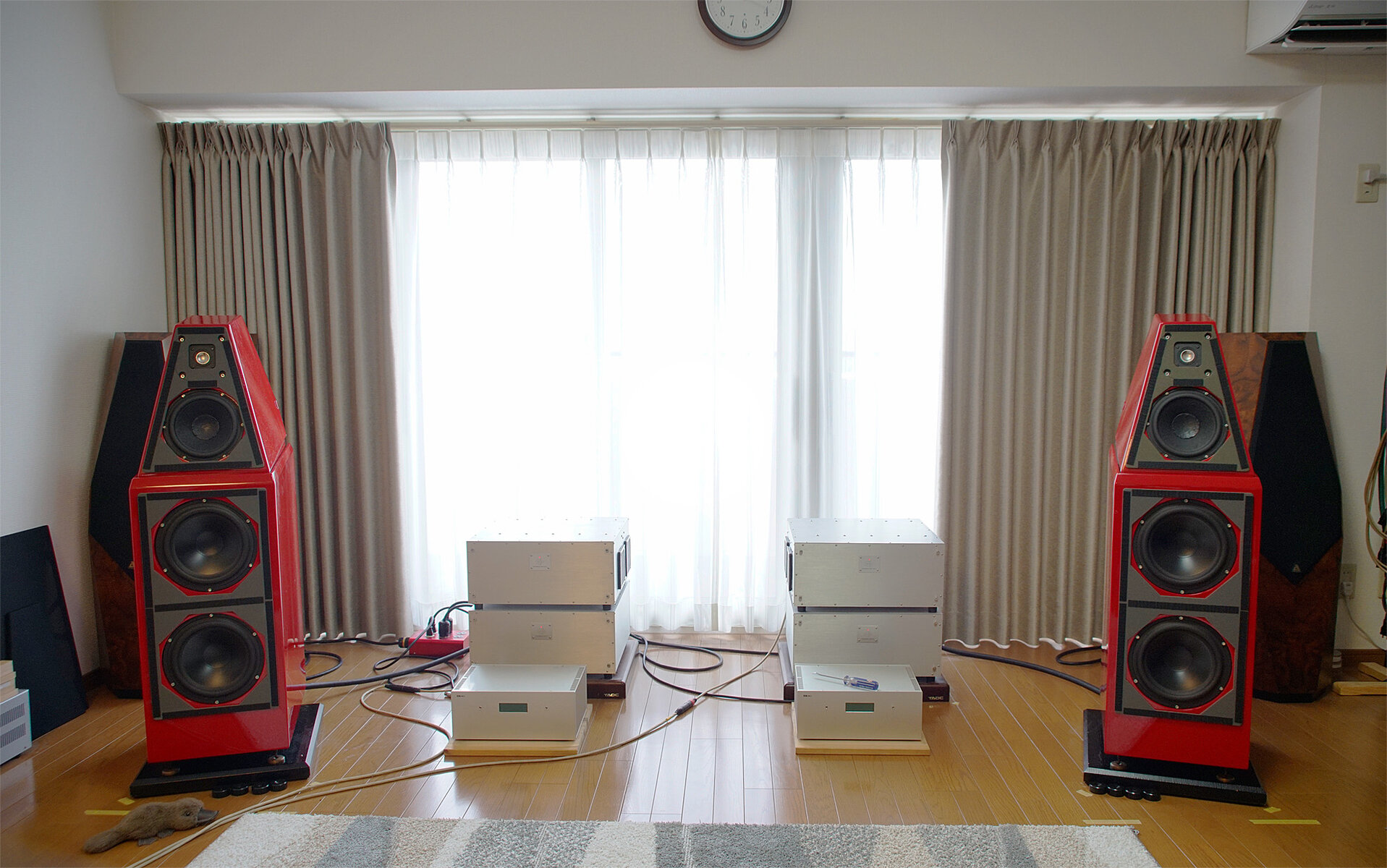 Wilson Audio System 7 vs Avalon Eidolon : On Age Audio