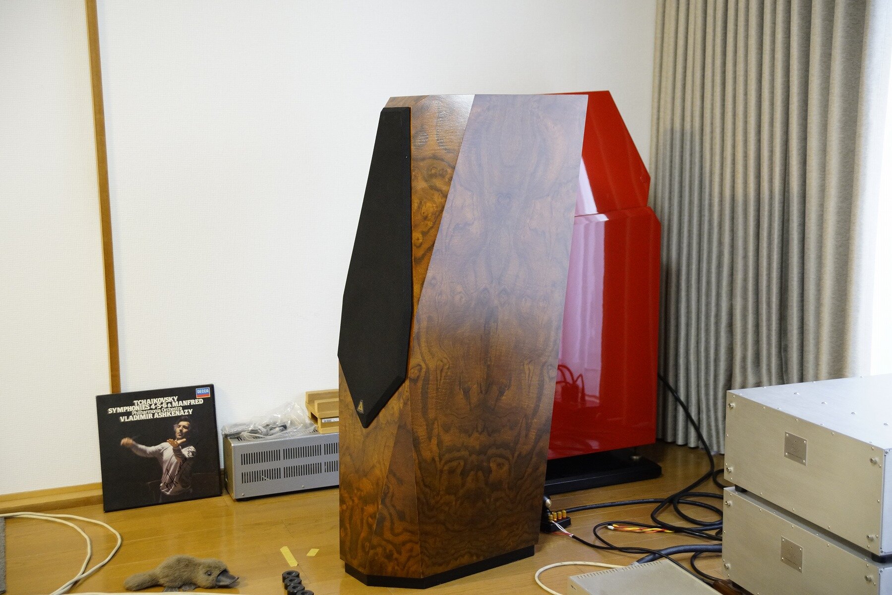 Wilson Audio System 7 vs Avalon Eidolon : On Age Audio