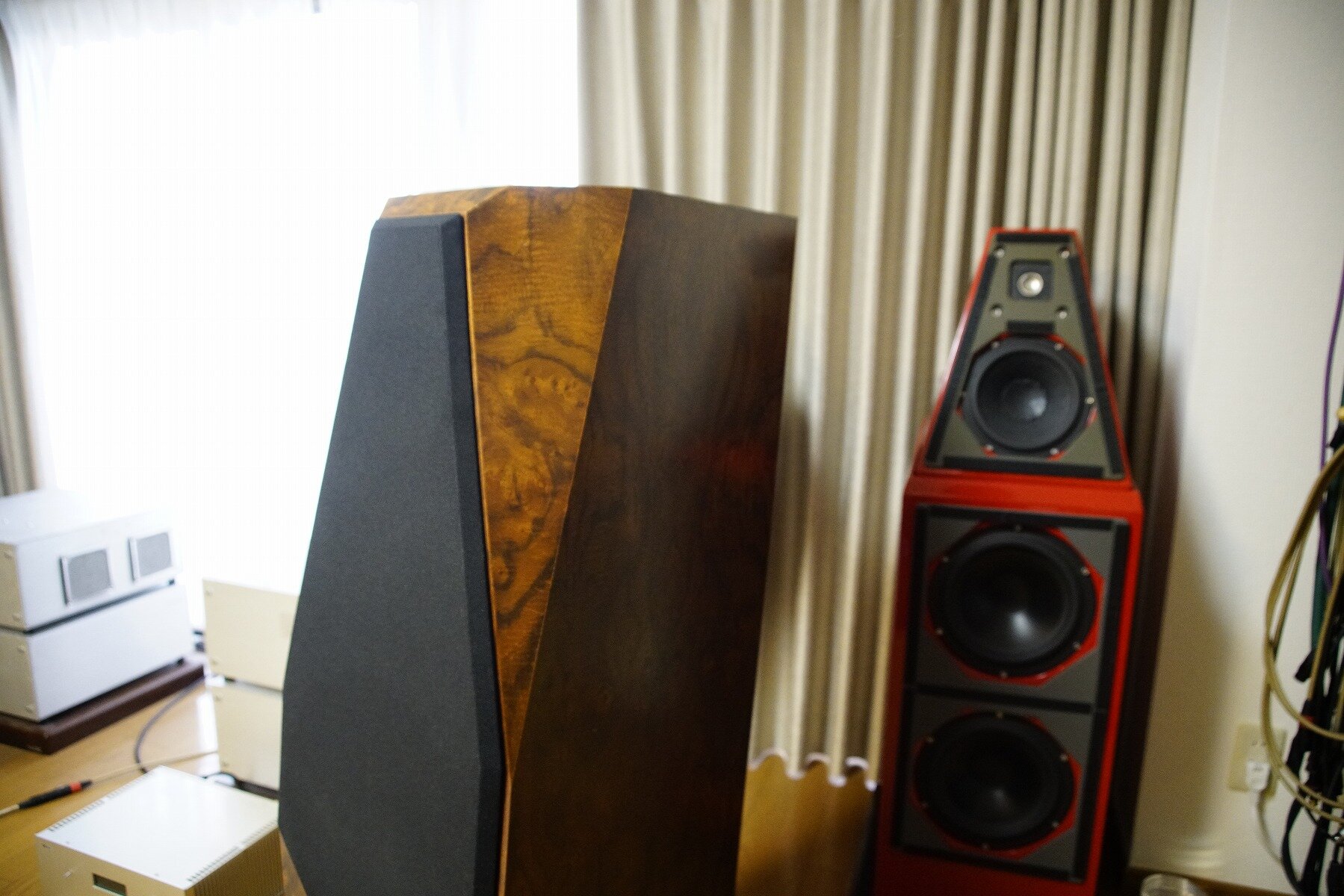 Wilson Audio System 7 vs Avalon Eidolon : On Age Audio