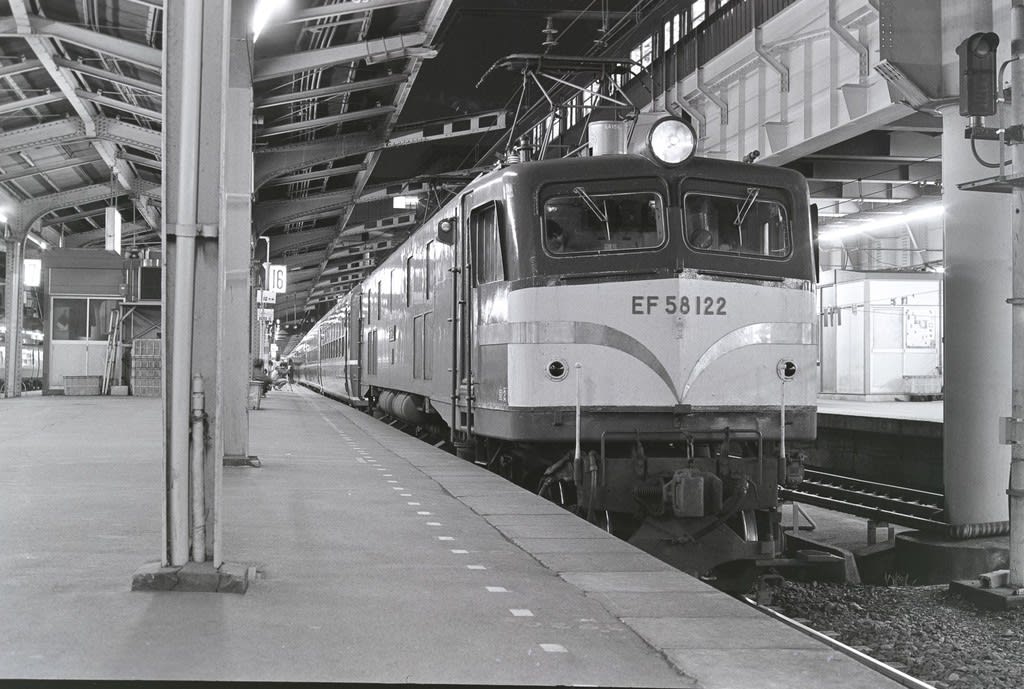 ゴハチの記録 EF58 122 : 飛 鉄(HITETSU)