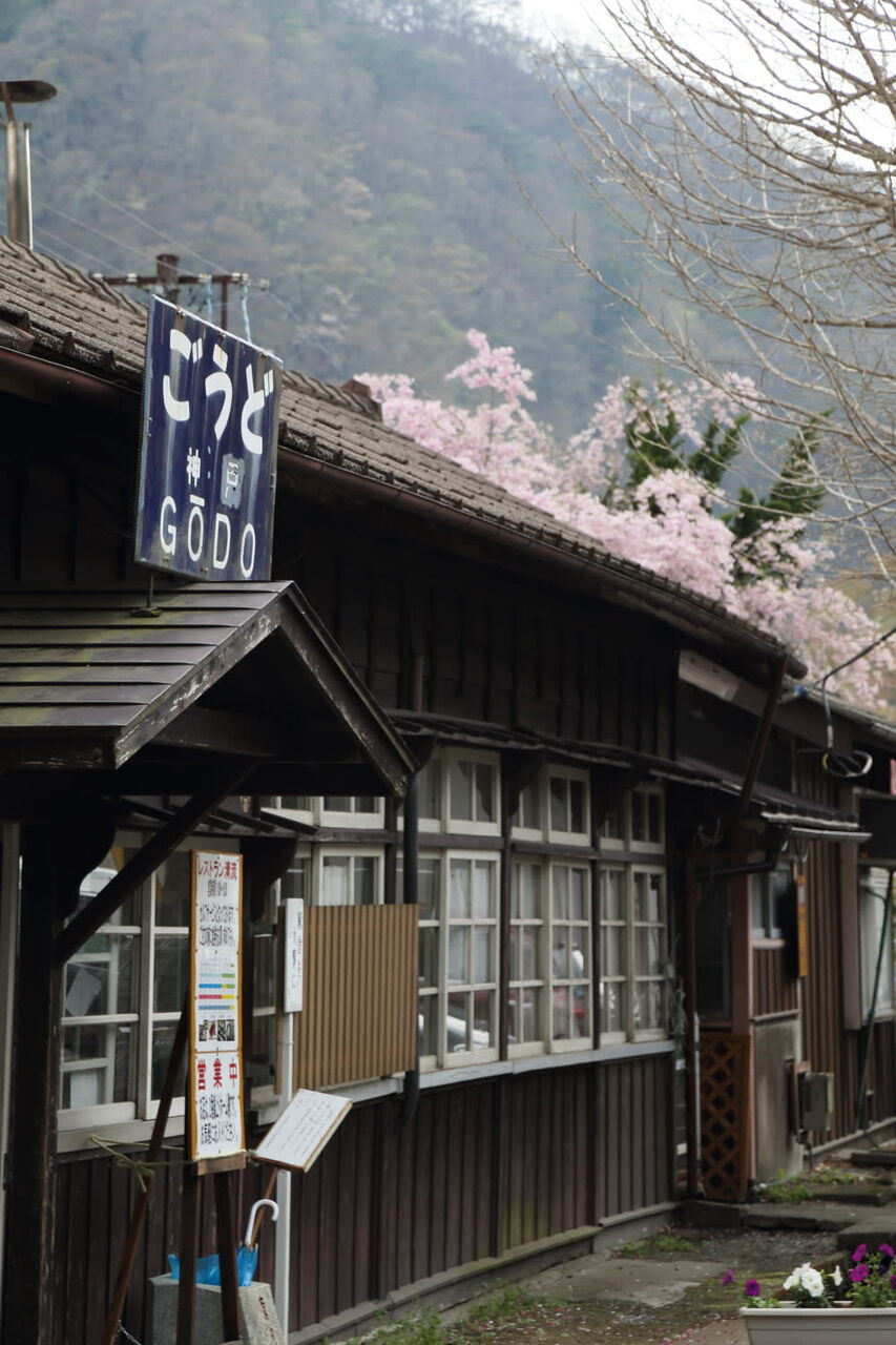 神戸駅 : 飛 鉄(HITETSU)