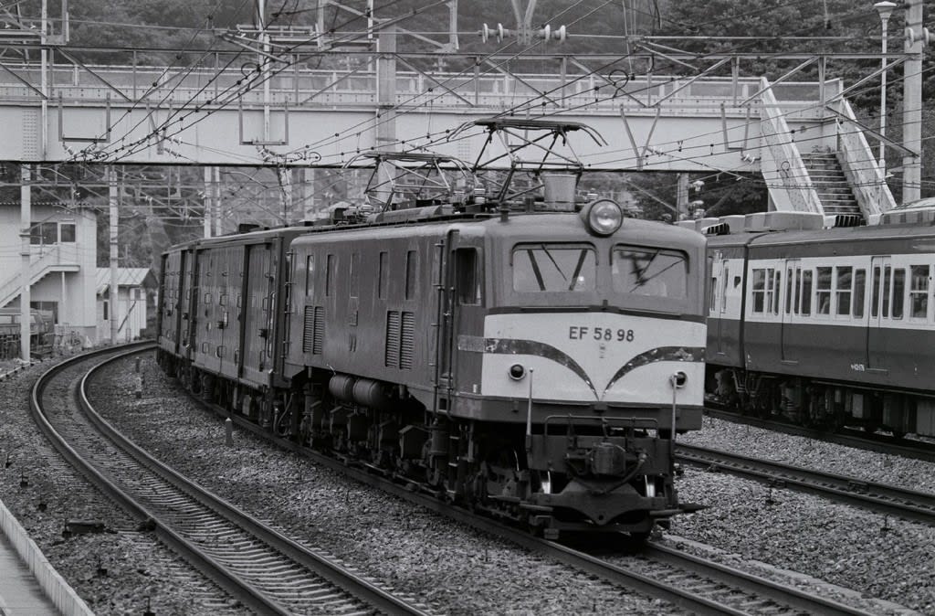 ゴハチの記録 EF58 98 : 飛 鉄(HITETSU)