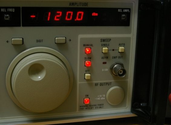 FLUKE 標準信号発生器（SSG） : JHGのブログ