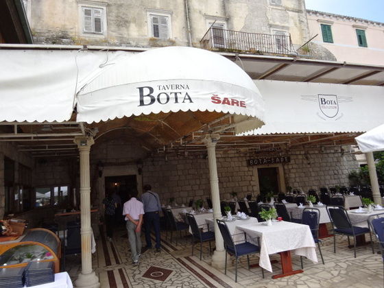 グルメの部屋(3460)Bota Sare Restaurant & Oyster Bar ドブロブニクに行く途中の牡蠣の養殖で有名なストンの ...