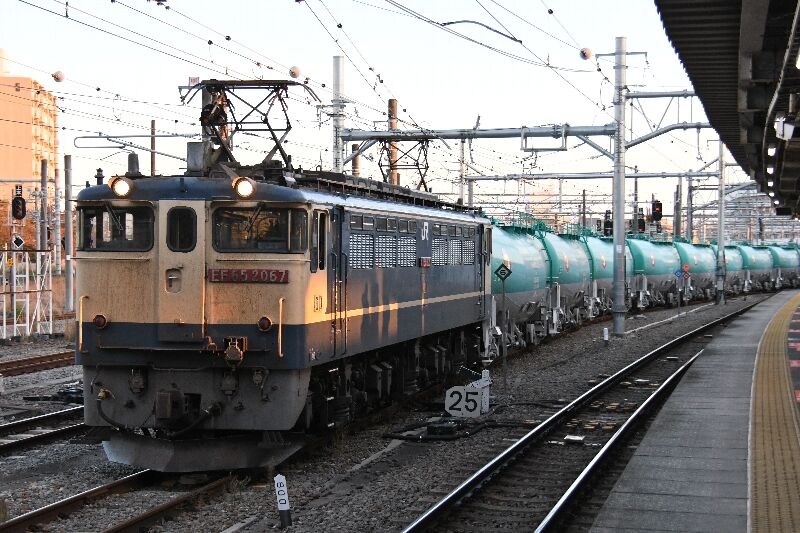11/22 EF65-2067米タン : kakuekiteisya18のblog