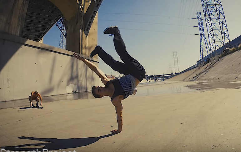 【動画】Simonster x Strength Project - 解説一切無しのエアーのエクササイズ! : ブレぶろ！