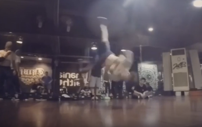 【動画】Bboy Quake - RMやPower Sourのやるリアルワンハンドエアーコンボ取得！ : ブレぶろ！