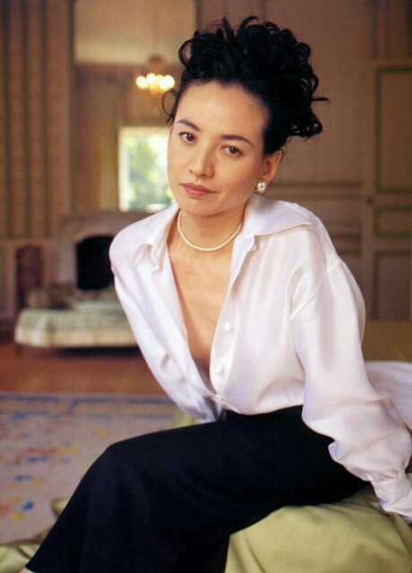 勃ち乳首と黒ブラジャーの夏樹陽子 水着・ランジェリーの熟女に目が釘付け 3042