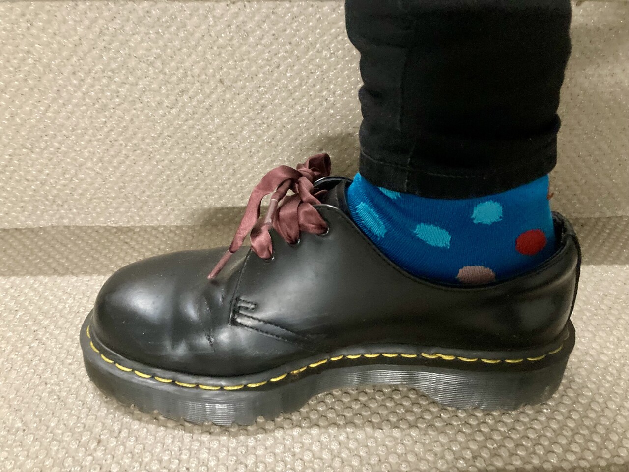 ワインレッドの紐のDr.マーチン1461 : ★絵描きの日記