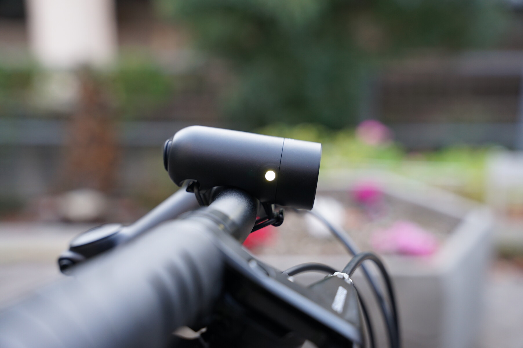 可愛いフォルムが人気のKnogフロントライト"PLUG" : K&M CYCLE BLOG