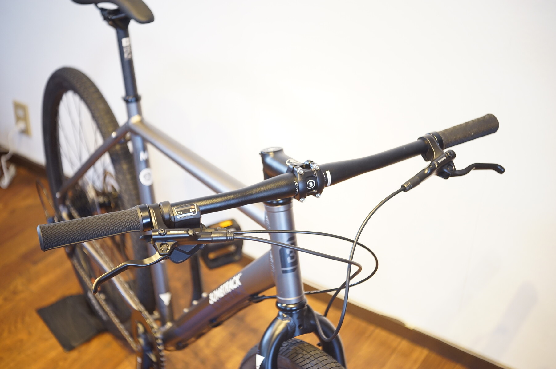650Bタイヤを装備したBOMBTRACK MUNROE AL : K&M CYCLE BLOG