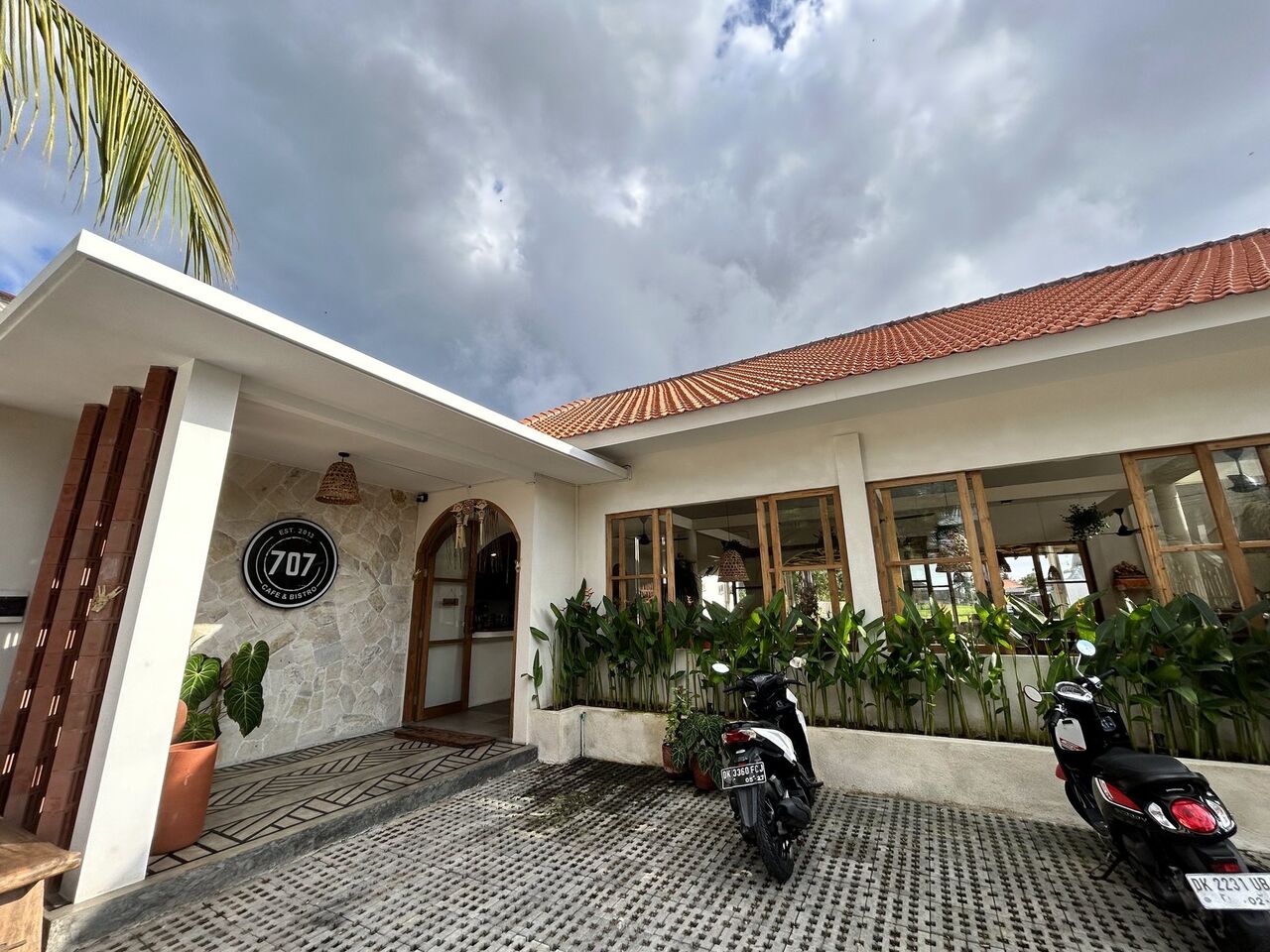 スミニャック 707 Cafe & Bistroでのんびり朝食 : 肉食系ベジタリアンのつぶやき