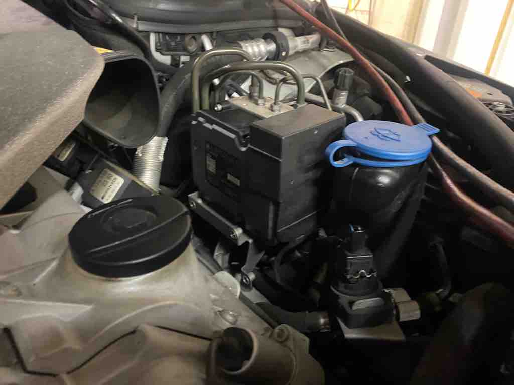 メルセデスベンツ W204 C63 ABS警告、ハンドル重い : 木下オートサービスのブログ