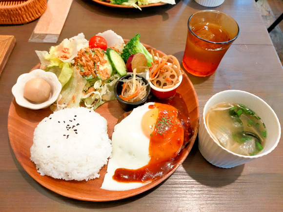 副菜が豊富！私市駅すぐ横の「kuu.cafe」で『自家製ハンバーグ』と『ミートドリア』を食べてきた - 交野タイムズ