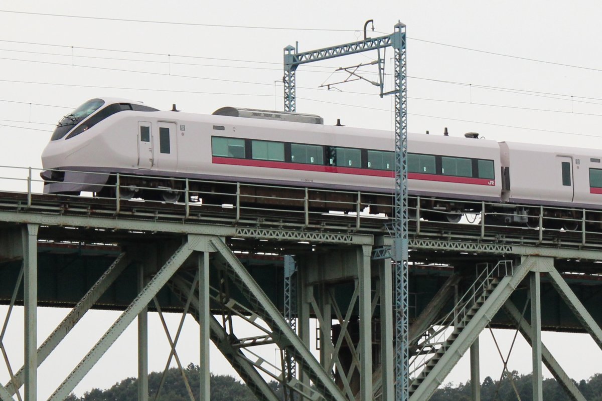 E657系K6編成 KY出場 651系OM302編成 廃回KY入場 : 鉄道･･と にゃんこ･･･と