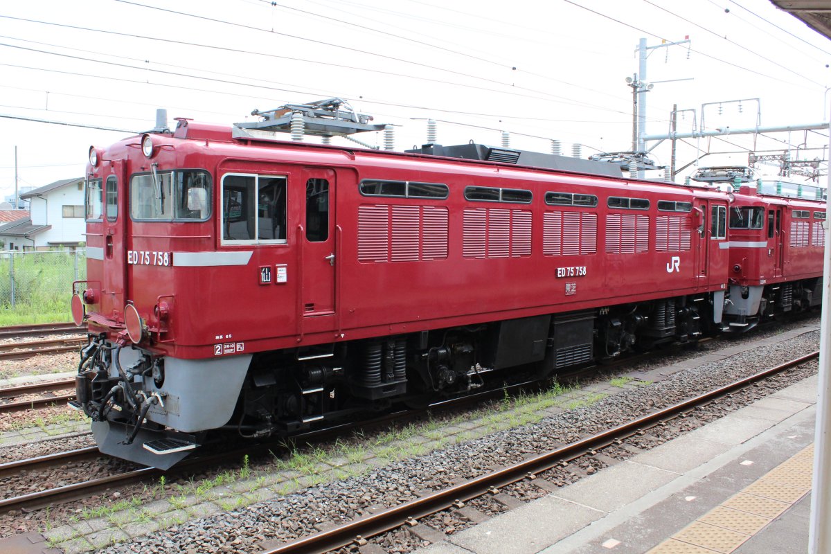 E231系U69編成 KY出場 ED75-758 AT入場 : 鉄道･･と にゃんこ･･･と
