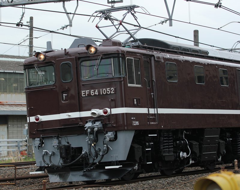 茶色になって初運用 EF64 1052＋旧型客車 : ワサフ8000の、お気楽ゆる鉄ブログ