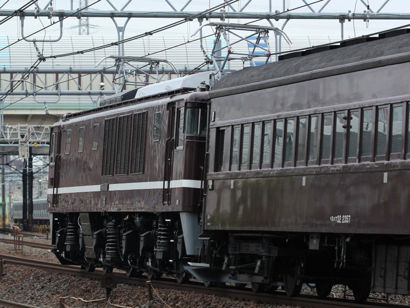 茶色になって初運用 EF64 1052＋旧型客車 : ワサフ8000の、お気楽ゆる鉄ブログ