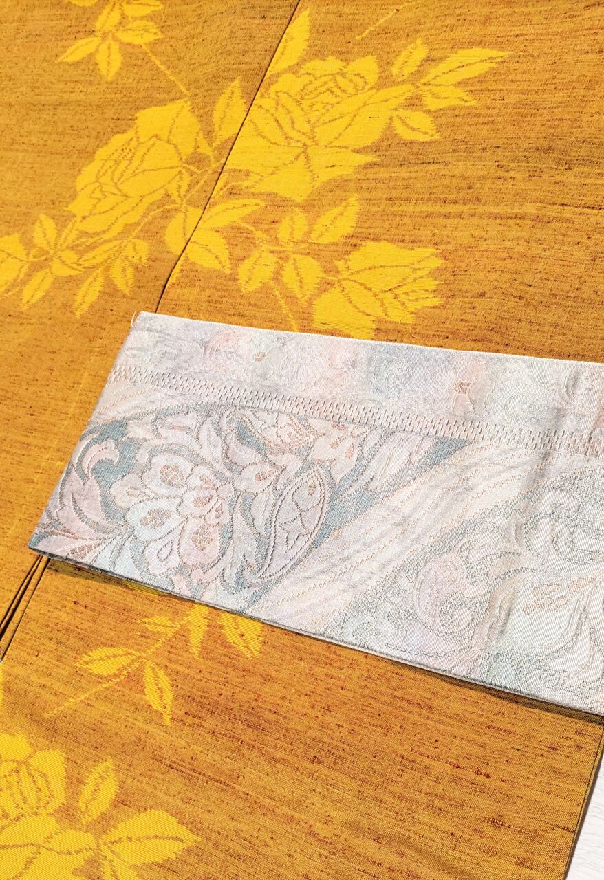単衣の紬 黄薔薇柄〜幻想的な色柄の名古屋帯〜 : ぶどうの木の小りす 単衣の紬 黄薔薇柄〜幻想的な色柄の名古屋帯〜 : ぶどうの木の小りす