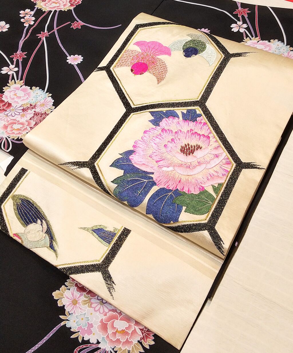 花薬玉柄の小紋~アンティークの総刺繍の名古屋帯~ : ぶどうの 花薬玉柄の小紋~アンティークの総刺繍の名古屋帯~ : ぶどうの