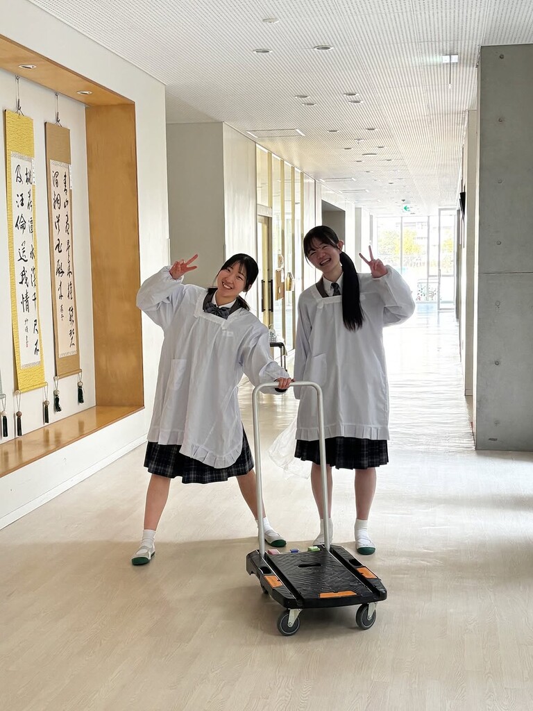 お掃除安心系JK かっぽう着の安心感、レベチwww : ニューキングジョー