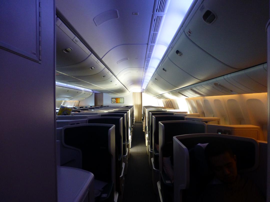 CX722便 ビジネスクラス クアラルンプール～香港 搭乗記⑥ : トラベルラウンジ 旅とグルメ
