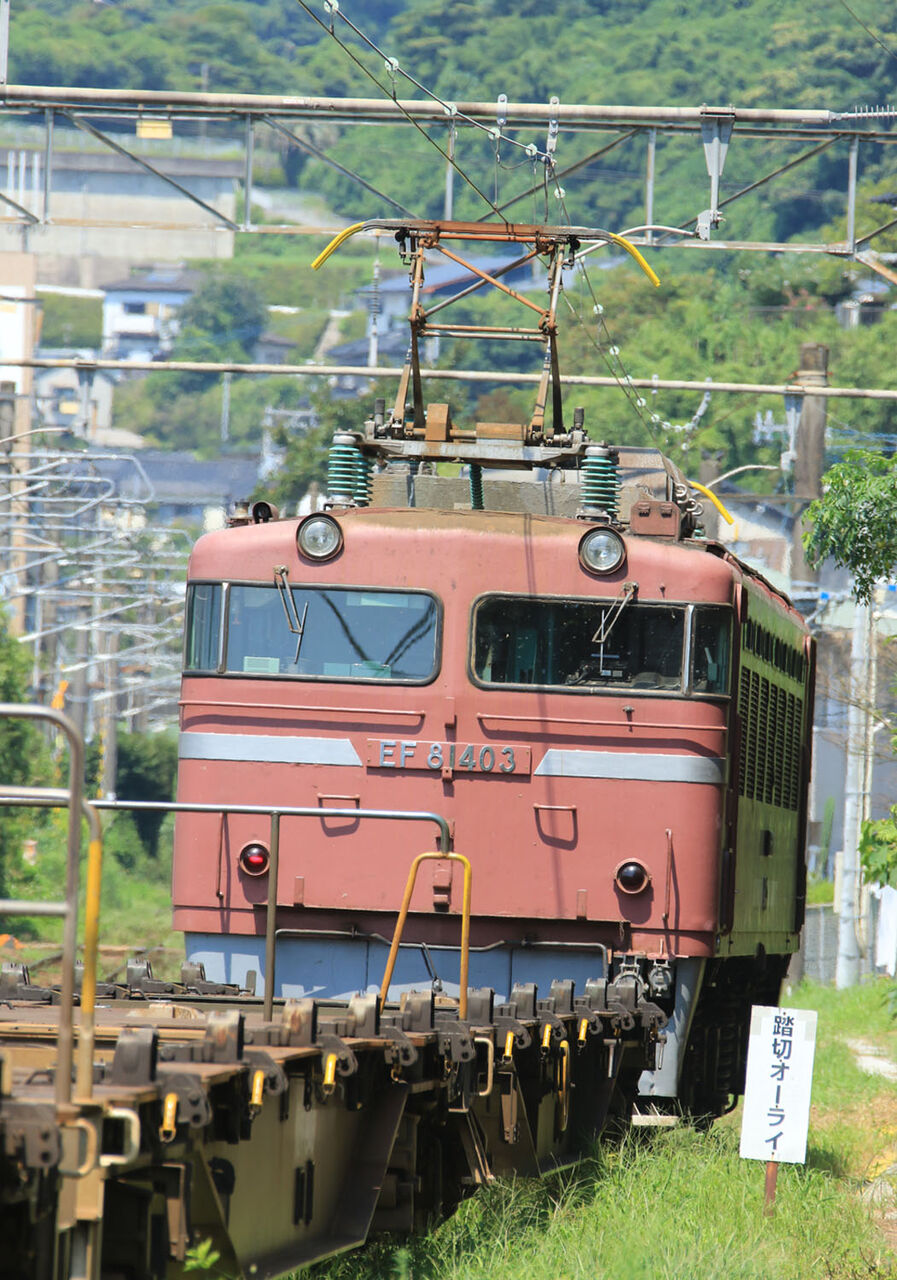 EF81 403 : 鴨池港すぐ