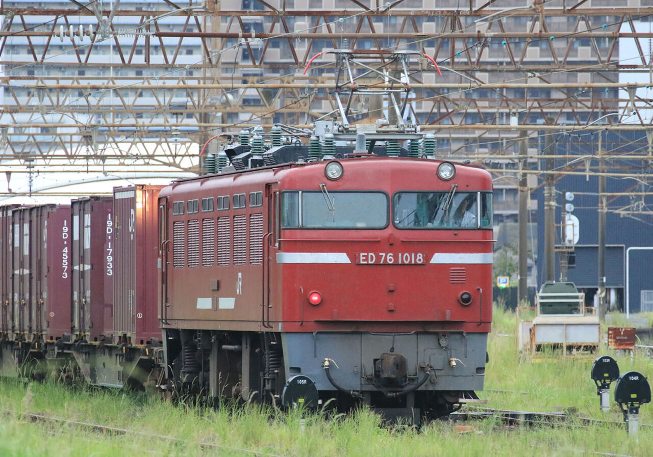 鹿児島到着の ED76 1018 : 鴨池港すぐ