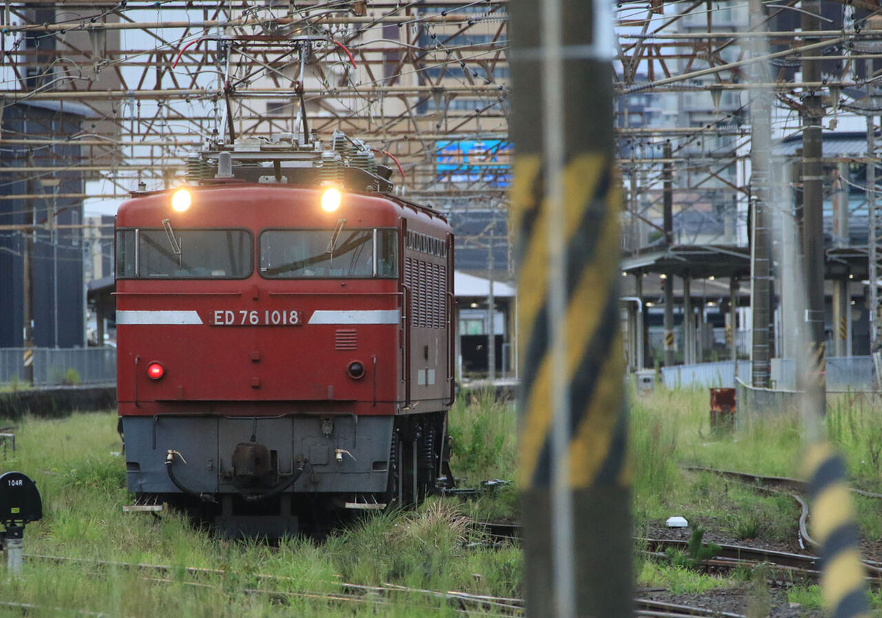 鹿児島到着の ED76 1018 : 鴨池港すぐ