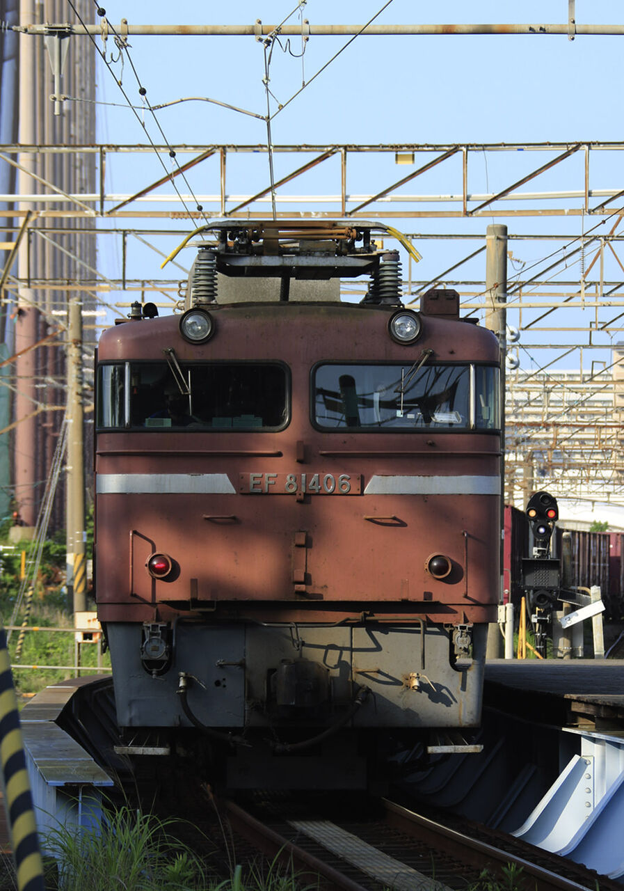 鹿児島に到着したEF81 406 : 鴨池港すぐ
