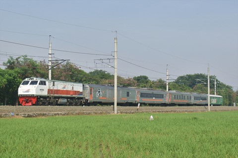 【残り1本】貴重な細帯を纏うメトロ6000系6118F : JABODETABEK COMMUTERS NEWS