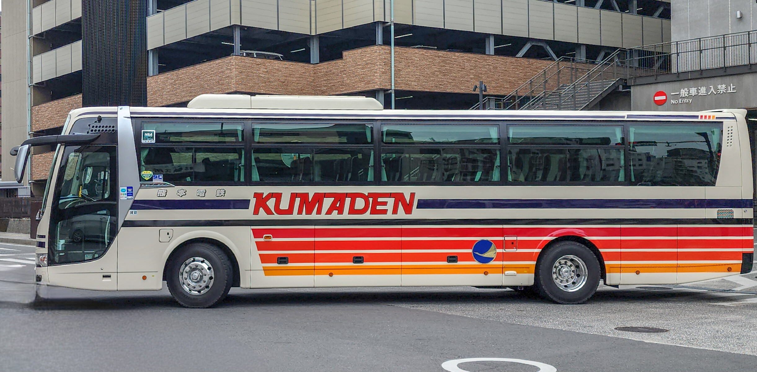 熊本電気鉄道 熊本200か1450 : 🚌BUS画像館熊本🚏都市バス 6･7月の土日祝は特別ダイヤにて運行､｢しろめぐりん｣は7月18日まで ...