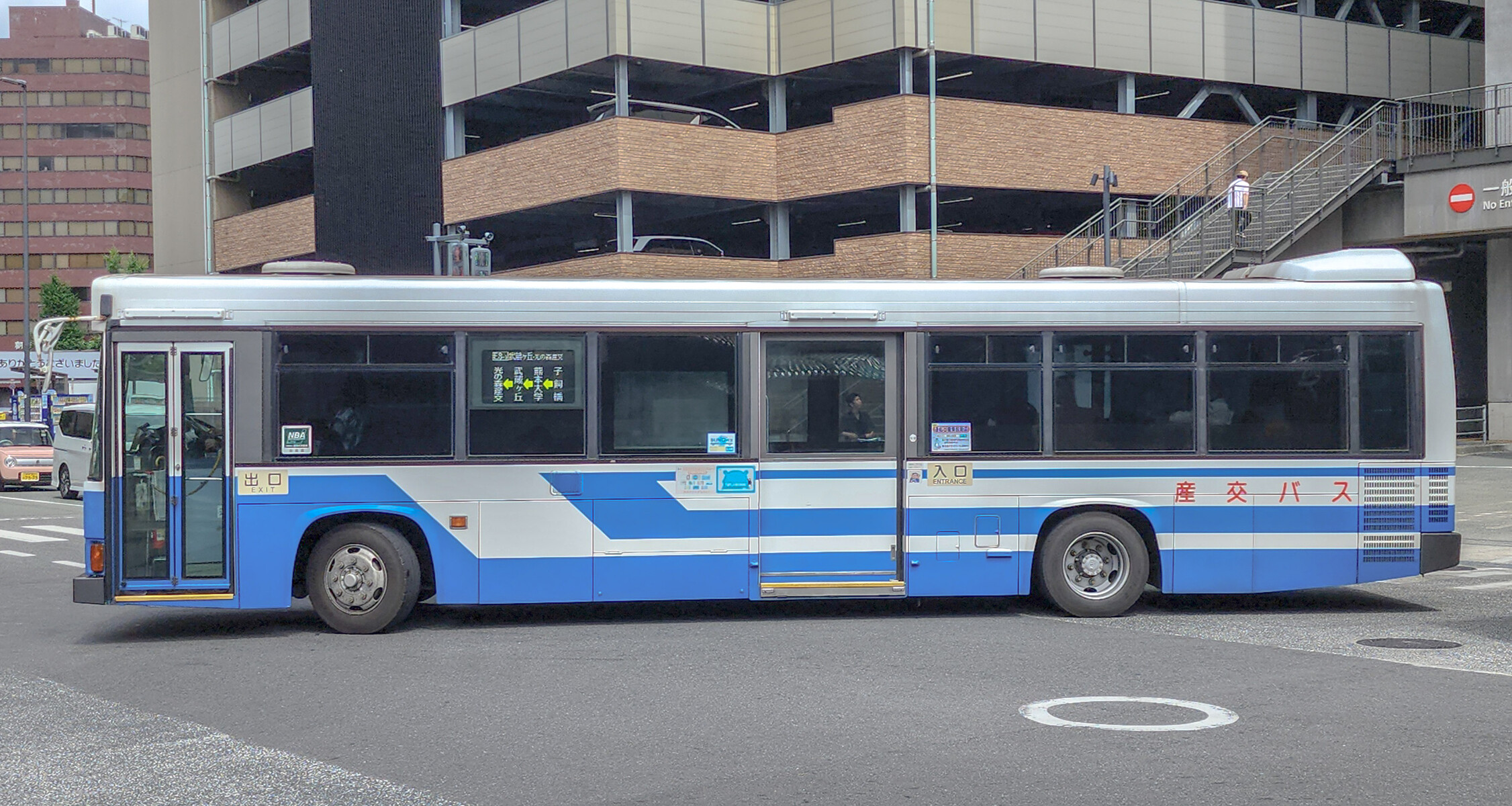九州産交バス 熊本200か1183 : 🚌BUS画像館熊本🚏熊本城周遊バス｢しろめぐりん｣は､6月2日(月)から7月18日(金)までは､平日 ...
