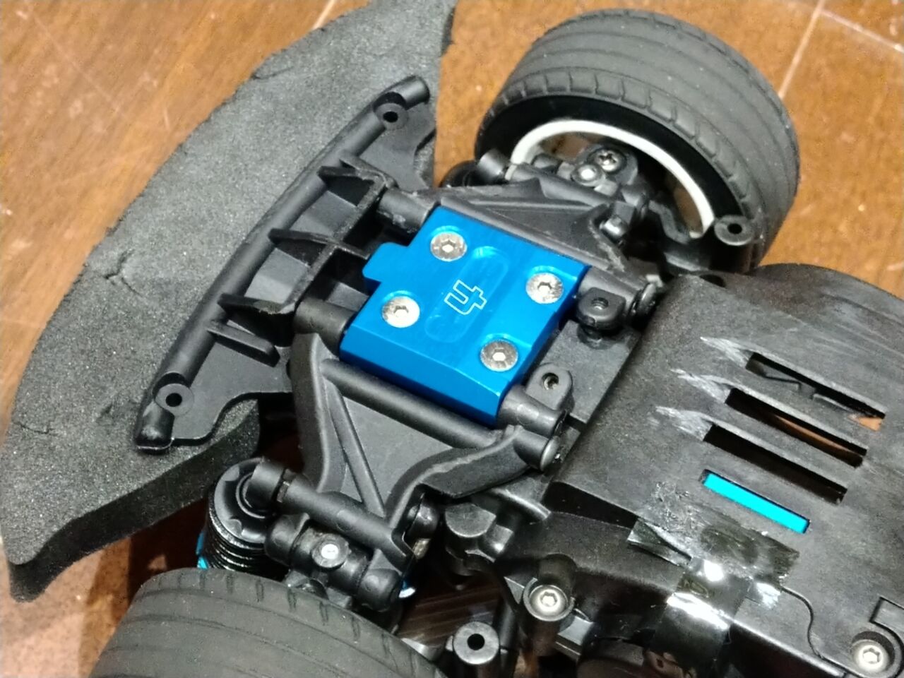 M07 アルミフロントサスマウント(4度)装着 : つねきちのRCblog