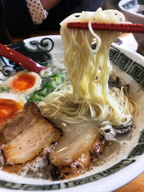 兵庫県のうまい店をご紹介ブログ : 東加古川 ラーメン 寿司とかうどんとか言うたけどやっぱり〆はラーメン 【濃厚豚骨ラーメン 弦流】