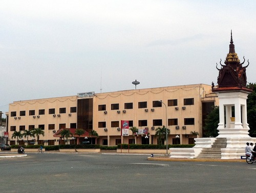 世界の安宿で @ スヴァイ・リエン カンボジア 「TONLAY WAIKOR HOTEL」 : コイワカメラの「世界の路地裏で（または女たち）」