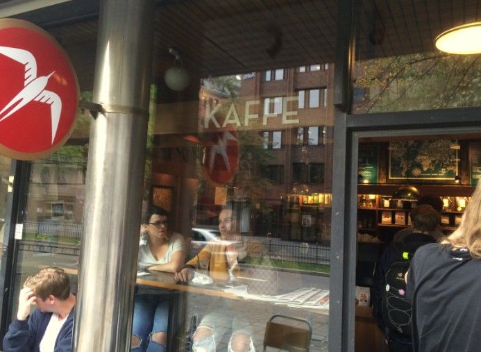 オスロで有名なカフェ(KAFFE)、フグレンコーヒー FUGLEN : スカンジナビア徹底攻略―ノルウェー・スウェーデンの歩き方―