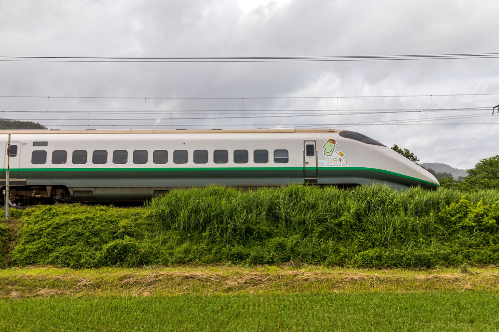 『山形日和。きてけろくん』ラッピング（E3系L71編成） : 山形新幹線・つばさ号を撮ってます 2