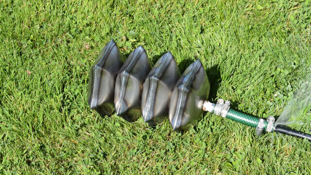 袋状に加工した金属を水圧でパンパンに膨らませる、ハイドロフォーミング実験