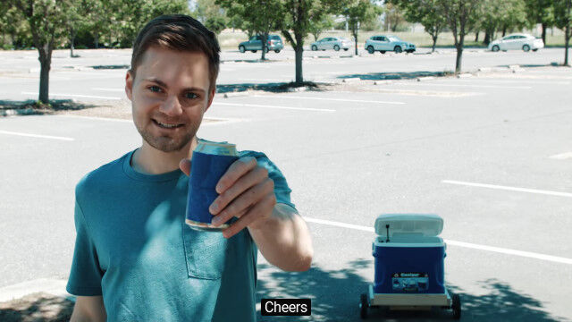 クーラーボックスを改造。持ち主を自動的に追尾するようにしてみた