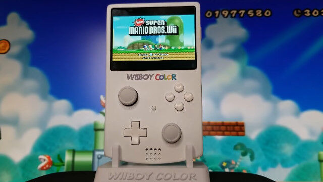 Wiiを携帯ゲーム機にカスタマイズ！ ゲームボーイカラーくらいの大きさのポータブルWii「Wiiボーイカラー」
