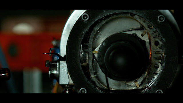 ロータリーエンジンの一部を透明に！内部を観察できるようにしたスローモーション映像